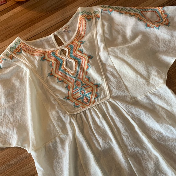 Reba | Tops | Adorable Reba Southwestern Stitched Flowy Top | Poshmark